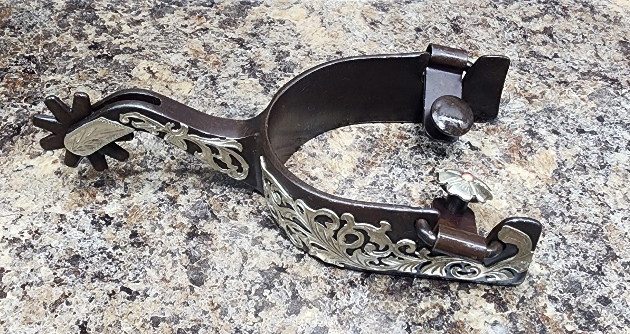 CST Floral Mounted Cutter Men's Spurs – Leanin' Pole Arena